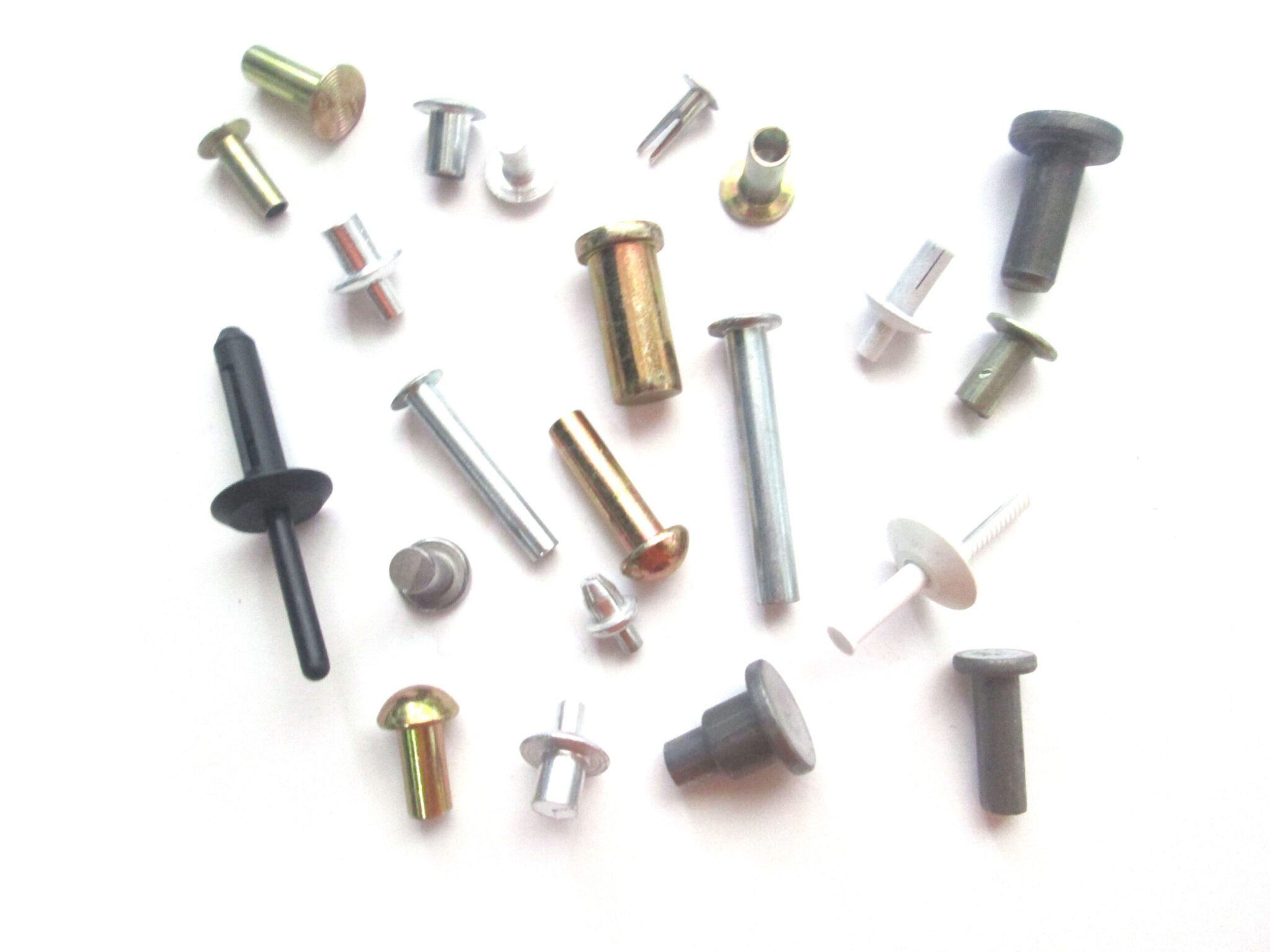 Remaches Tubulares, Remaches Sólidos, Remaches Semi Tubulares - Reprefij